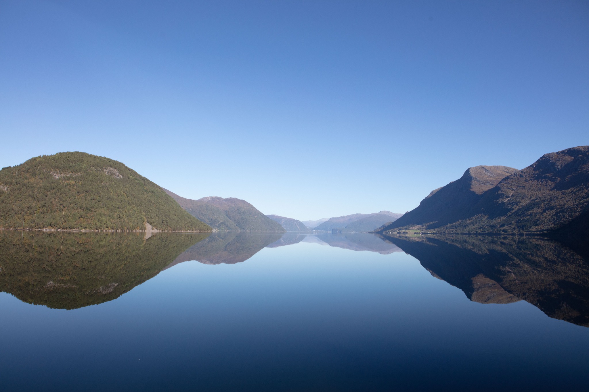 Reflection Photography: 8 Inspiring Ideas for Great Results